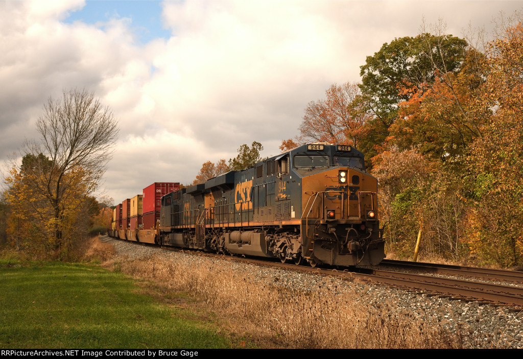 CSX 944